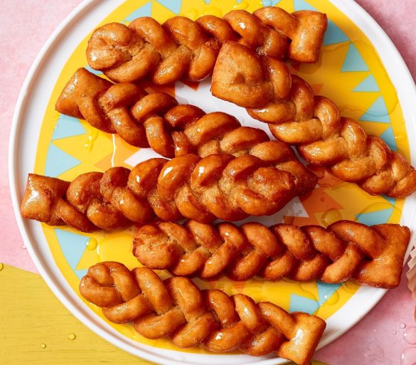 Come preparare i Koeksisters, treccine di pasta fritte dal Sudafrica ...